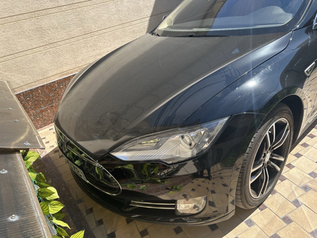 Tesla model s 85