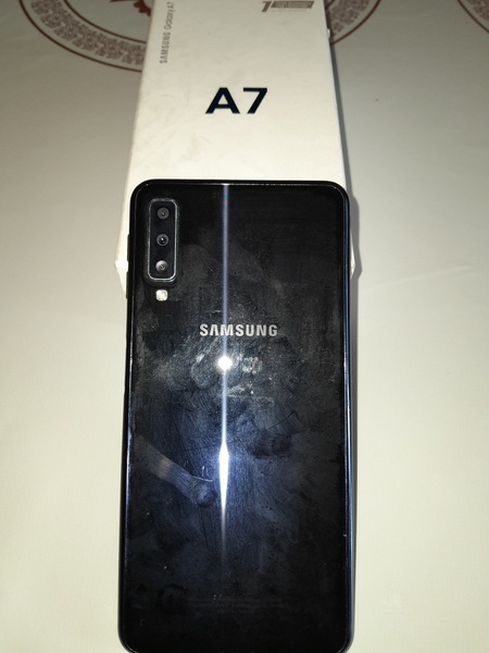 Samsung galaxy A7 sotiladi