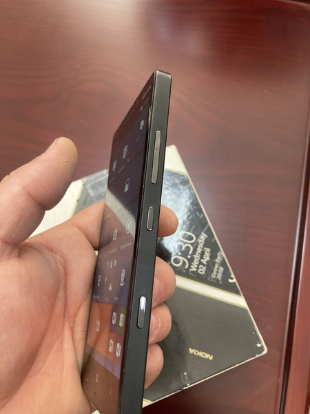 Nokia lumia 930 sotiladi