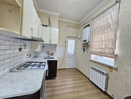 Срочно продаётся квартира сергели 6а  2.3.7 
новосТРОЙКА  50 КВМ