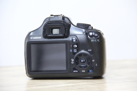 Fotoapparat sotiladi, Canon EOS 700D, Canon EOS 1100D