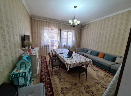 На участке 2дома: 1) 2 этажа 4 комнаты 200кв 2) 1 этаж 3 комнаты 100кв