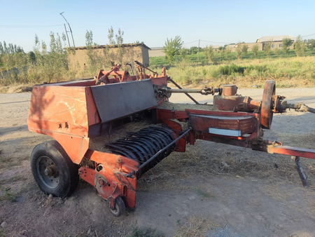 Traktor hachir hammasi ichida
