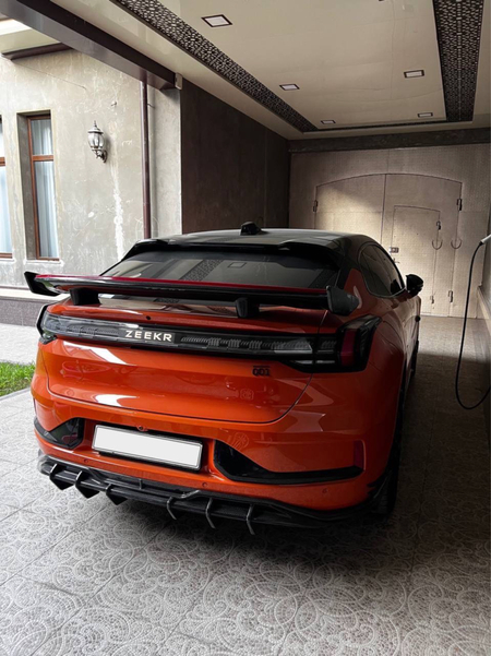 ZEEKR 001 Z SPORT CARBON (2023) в идеальном состоянии