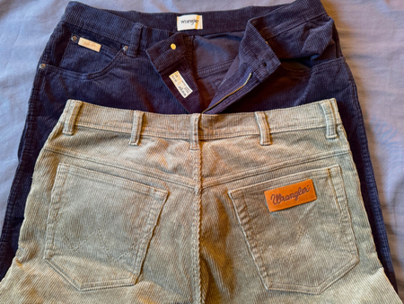 Брюки от Wrangler! В двух цветах: Темно синий и болотный. Размер 36.