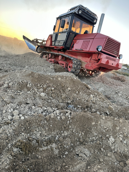 Bt 150 traktor.