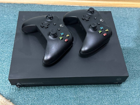 Xbox One X 1TB с играми