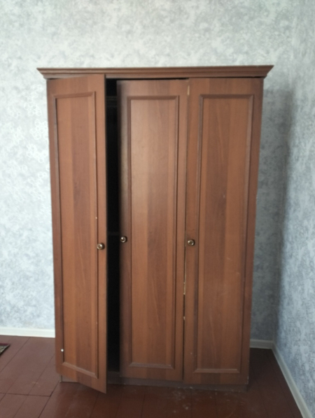 Mebel, shkaf va kravat