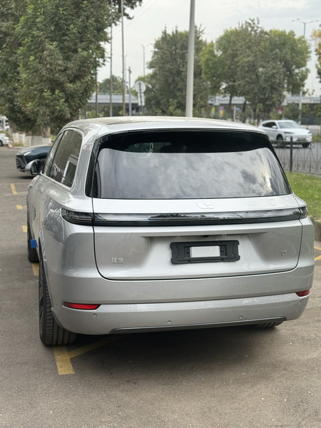 Lixiang l9 ultra nalichida