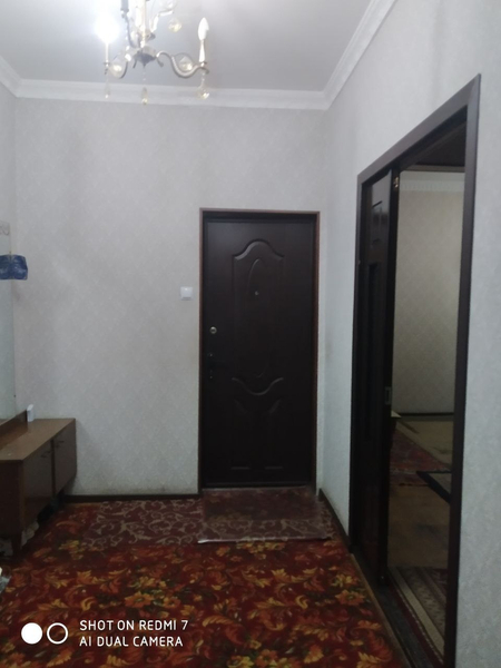 Qo‘yli 5 massivda 5/5/4 honali uy sotiladi obsh.ploshd 92.kv.m.  Narhi