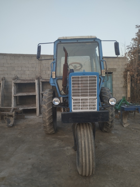 Traktor mtz 80 sotiladi