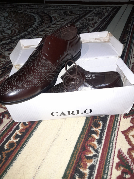 Туфли сотилади carlo