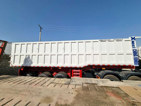 Самосвальный полуприцеп  60 тонна LUCHI