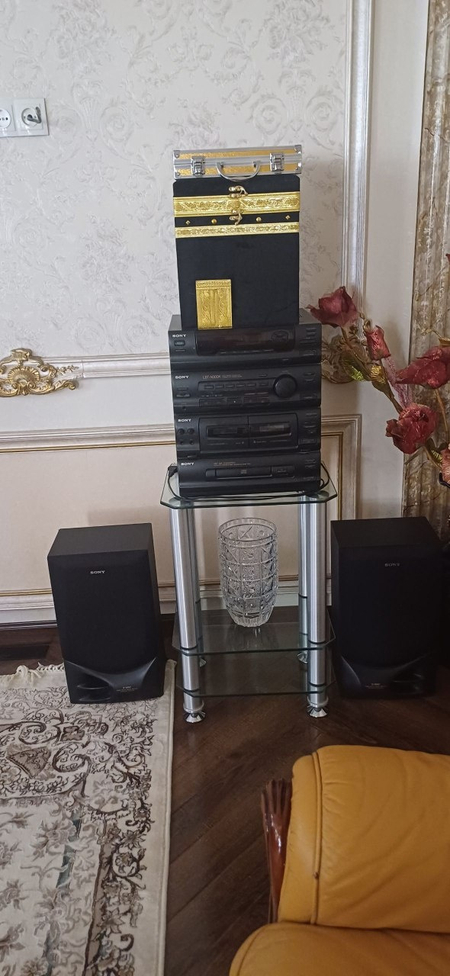 Muzikalniy sentr Sony Музыкальный центр Сони
