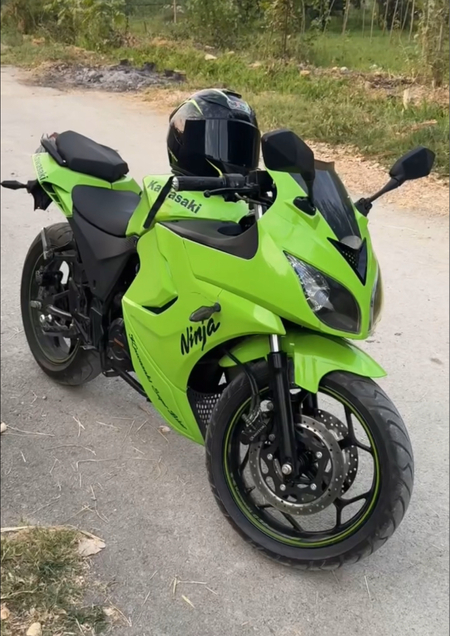 Mototsikl Kawasaki ninja
