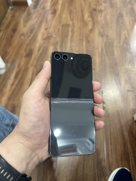 Galaxy Flip 5 8/256 черный 5-. Комплект