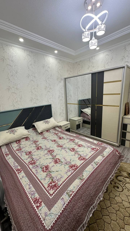 срочна сотилади 4 этаж 80 кв