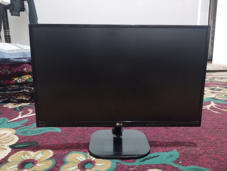 Монитор LG бу HDMI кабель и питание есть