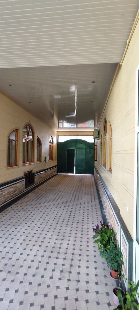 Gozal maxala 
8 sotuv
300 m2
7 xona
3 padval
3 sanuzel
1 letni kuxna
N
