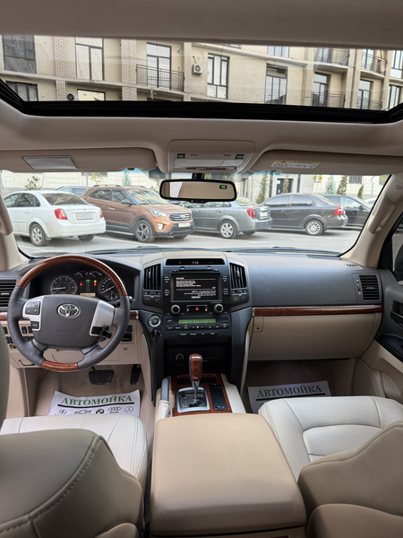 Tayota Land Crusier 200