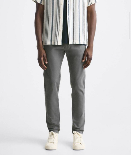 Новые Брюки-чином от бренда Zara.