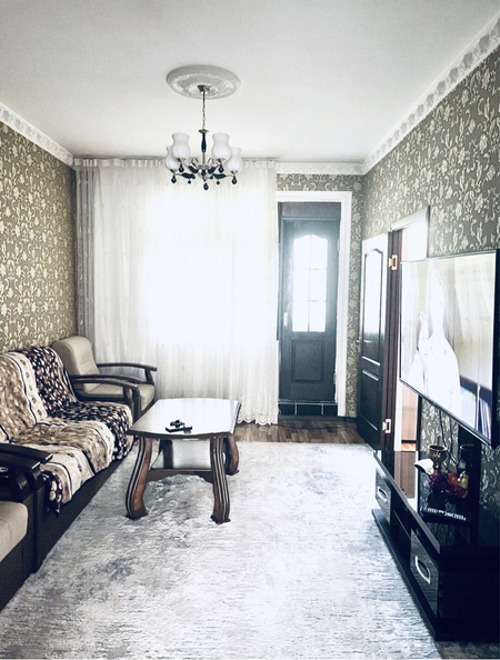 Продажа 2ком/ 2 этаж. Массив Феруза.