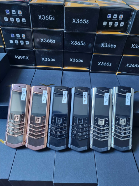 Vertu tugmali telefon
