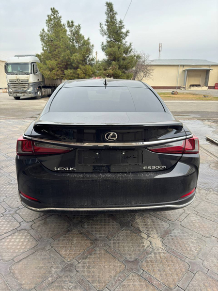 Lexus ES300h новая