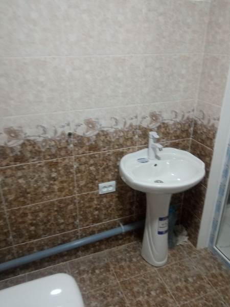 УРДУ ёнида оилавий туриш учун квартира ижарага берилади