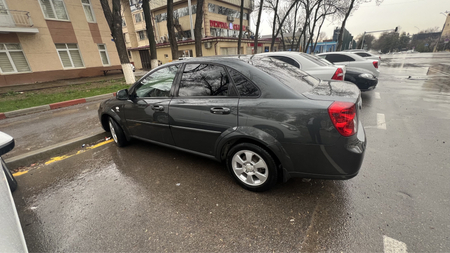 Chevrolet Gentra мокрый асфальт 2018