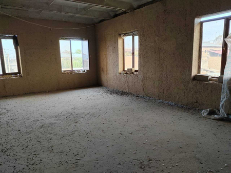 Seliski ko'chasida zudlik bilan hovli sotiladi!