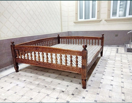 Тапчан, Сури, Крават