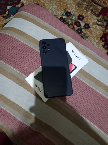 Samsung A13 telefoni sotiladi.