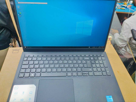 Noutbuk  DELL i3-1115 8/256 Holati Yangidek ishlatilmagan
