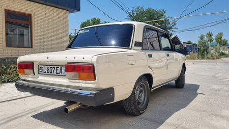 Автомашина ВАЗ (Lada) 2107