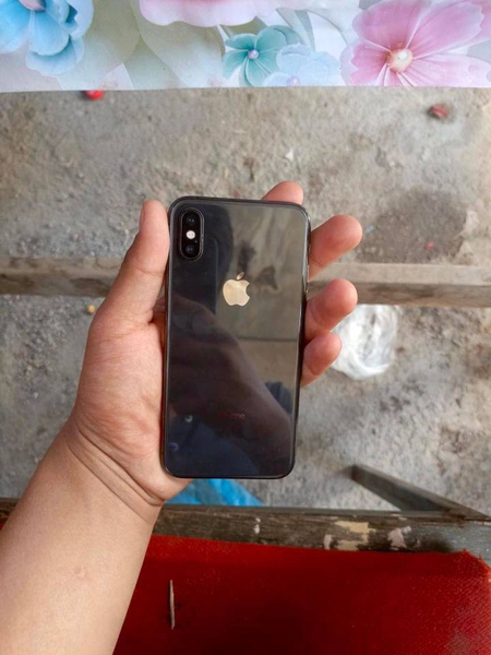Iphone xs 64 gb 74 yomkst frc turuton bor srocna sotlad