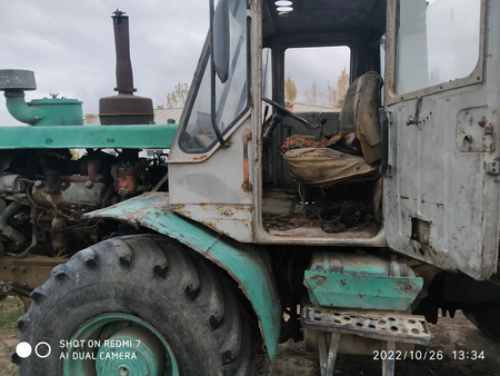 T150 traktori sotiladi