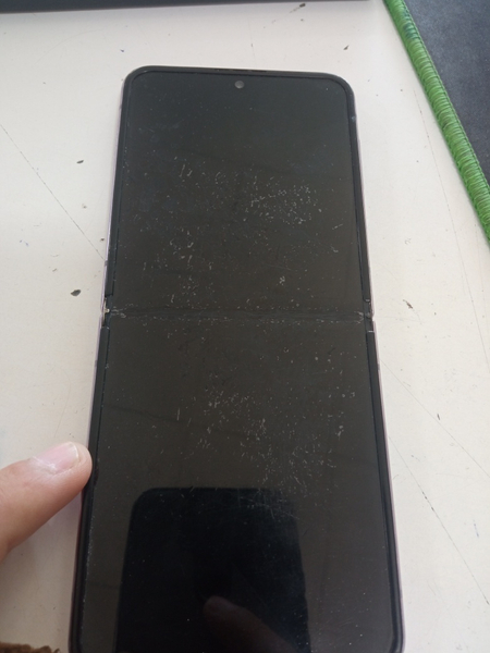 Samsung Z Flip4 sotiladi