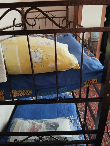 Кровать двух ярусная железная