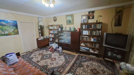 Своя. 1 этаж. Кирпич. 2/6 балкон.