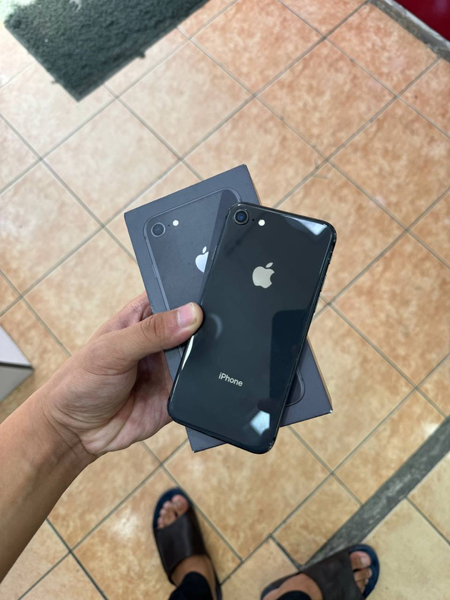 Iphone 8 64 Gb sotiladi