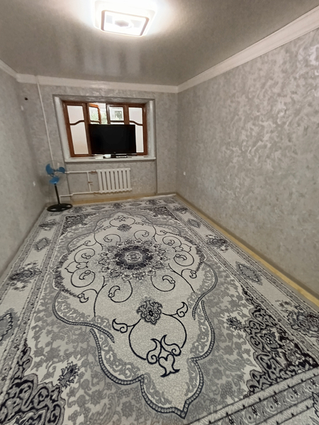 Kvartira student qizlarga, katta yo'l yoqasida 3xona 1 etaj, bezxozayn