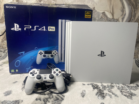 PlayStation 4 pro 1 tb