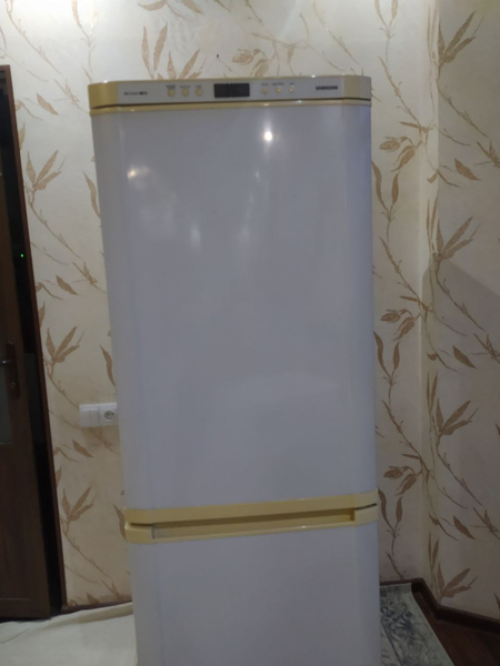Продам холодильник Samsung. В рабочем состоянии