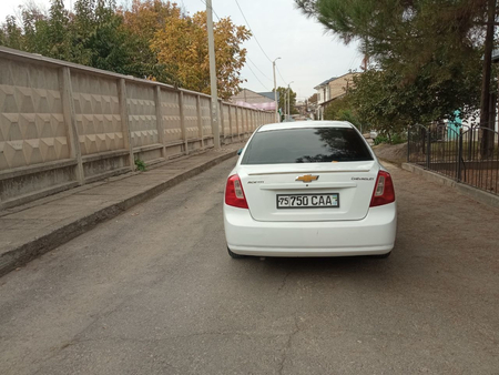 Laseti sotiladi. Bekorga bezota qimela