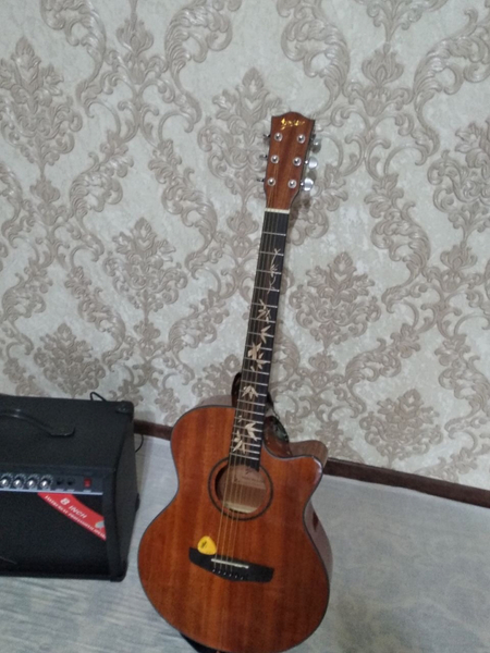 Gitara sotiladi 185$