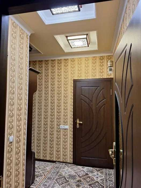 Тинчликда 1-2 килинган хонадон 4 каватда, майдони 43м2 срочно сотилади