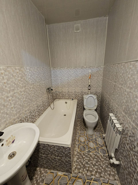 1 xonali 36m² 3-qavat sotiladi