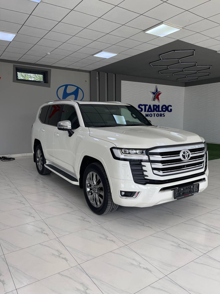 Toyota Land Cruiser 300 V6
2022 год
Пробег 14000
Объём двигателя: 4.0
