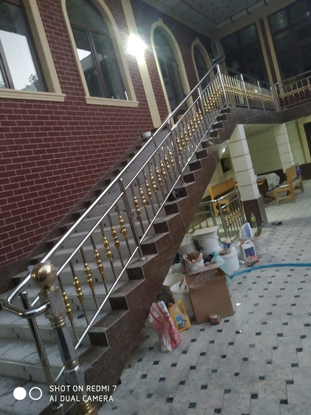 Перила из нержавейки и черного металла